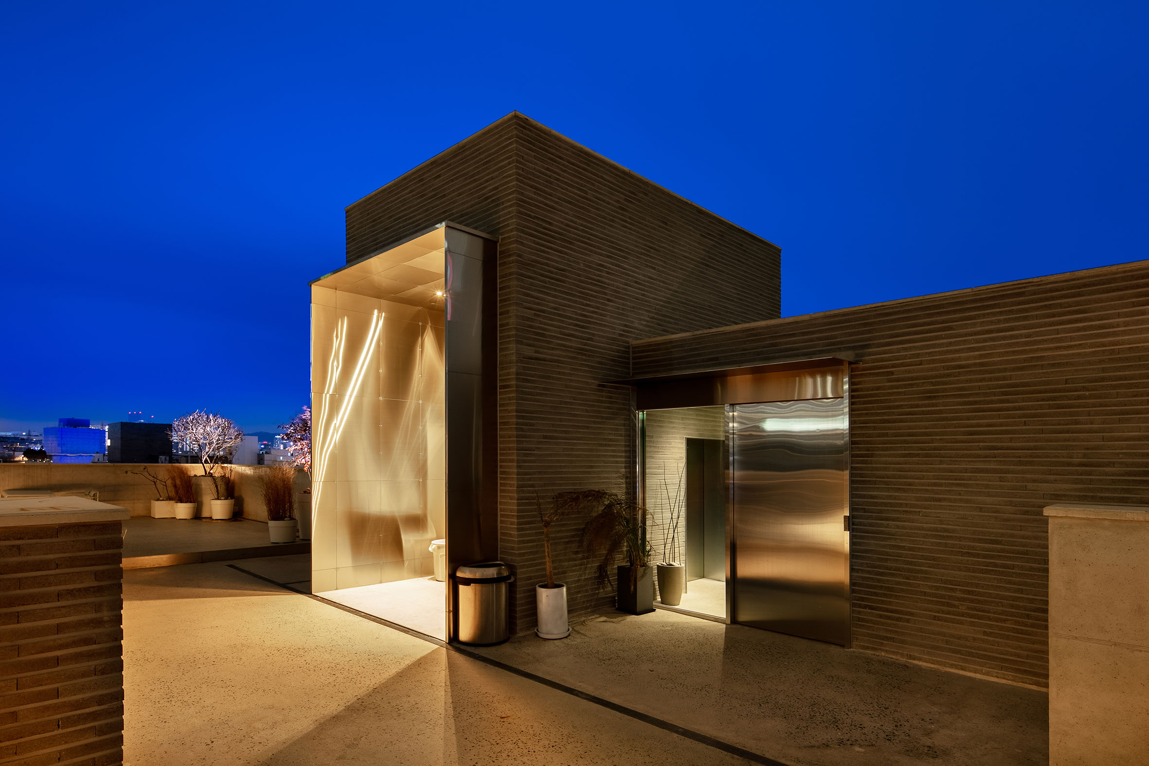 Vinyl C, Office — MNJ