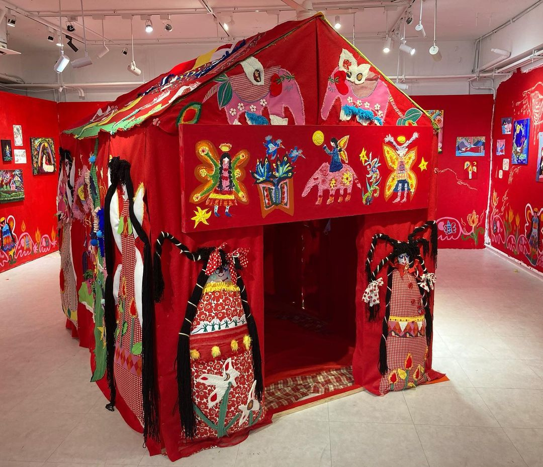 installation — Hsin Hwang