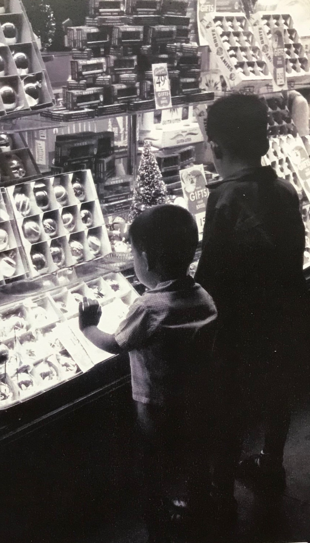 Fort Street Mall Shopping — UH SOA Haigo and Irene Shen Gallery