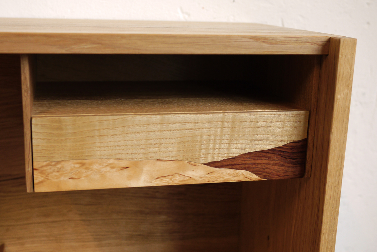 SECRETAIRE — Iona Suzuki