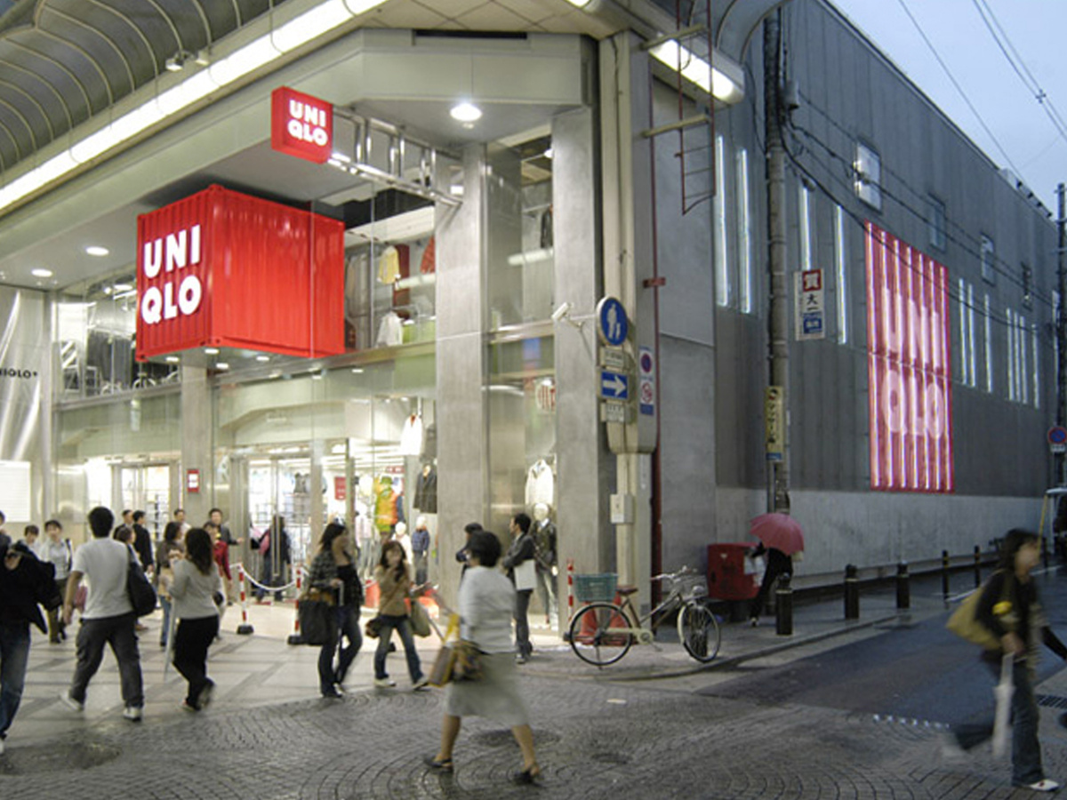 UNIQLO SHINSAIBASHI — LOT-EK ARCHITECTURE & DESIGN