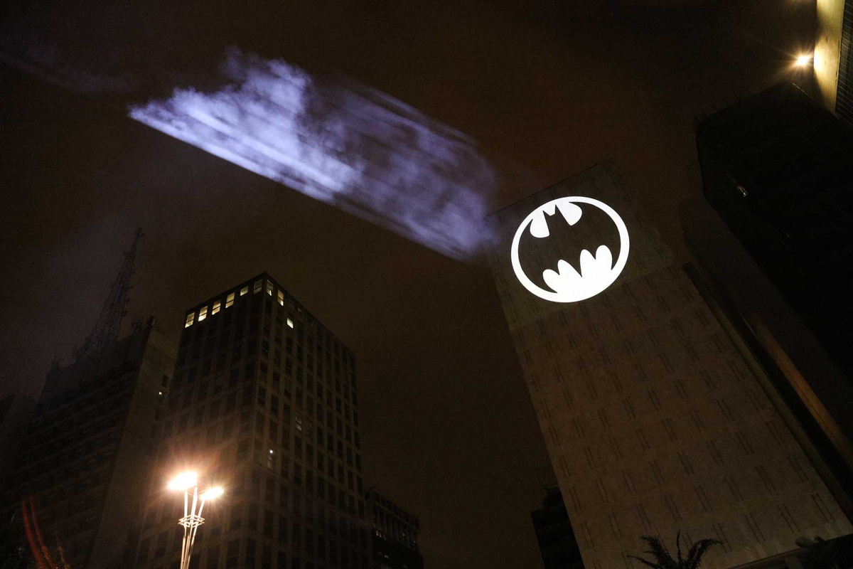 Bat-Sinal 80 anos de Batman — ON Projeções