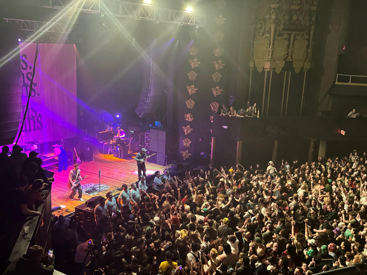 Mom Jeans. Live at the Worcester Palladium — WBRU