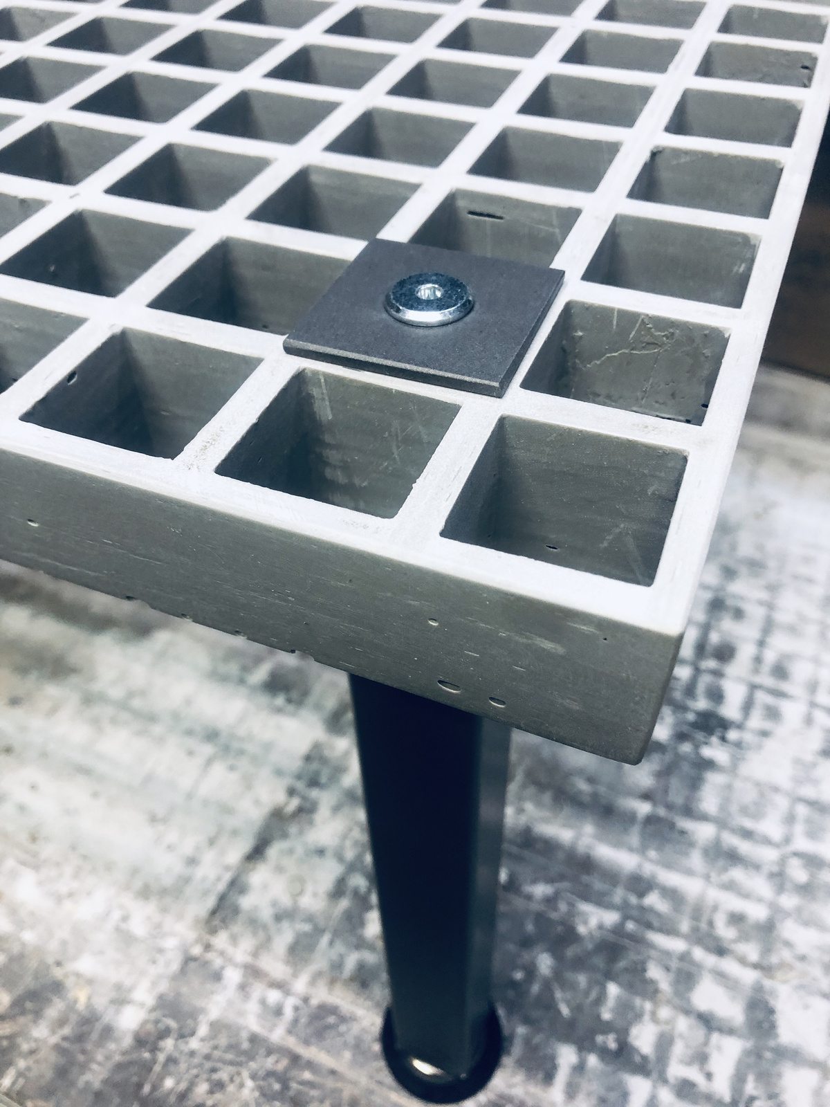 >>Grate Table — dplusworkshop