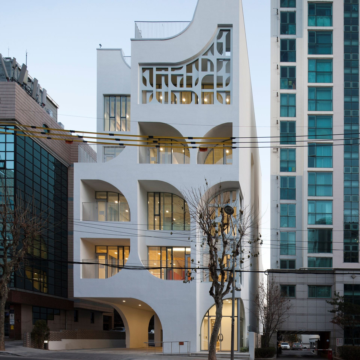 White Quarter CircleㅣBek Prep (구, 청심유치원) — Unsangdong Architects