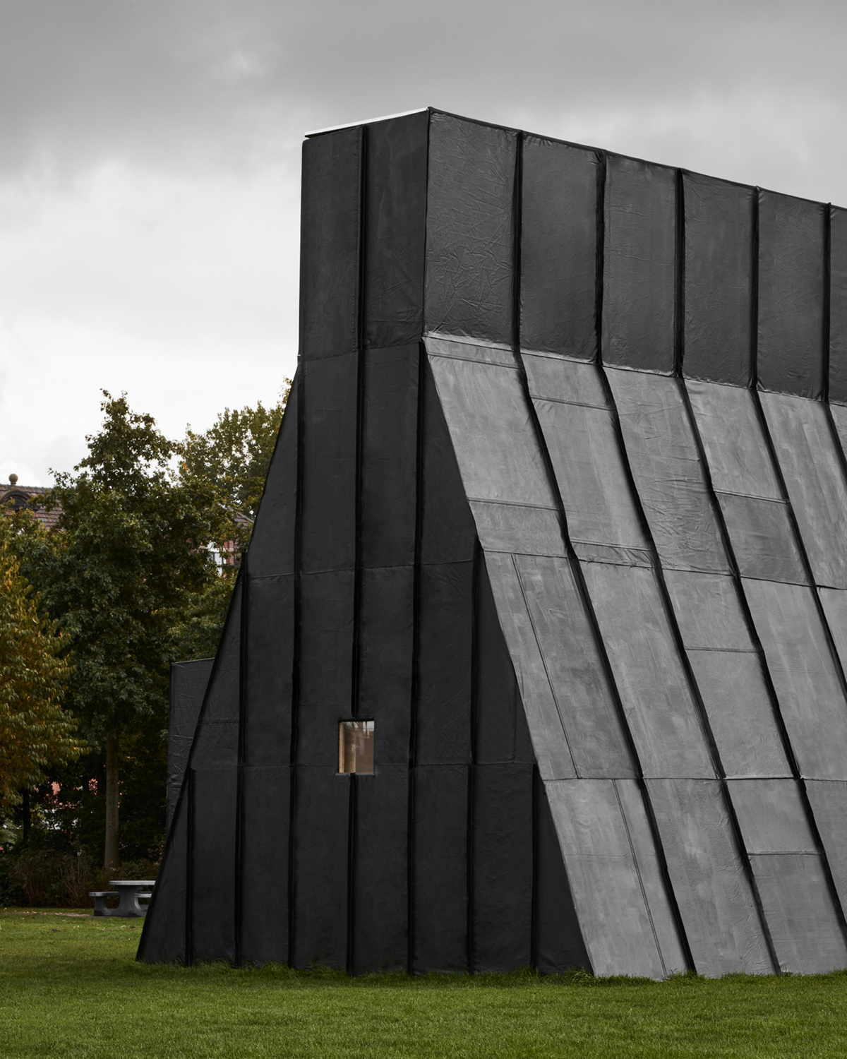 Tomas Dirrix Two temporary structures — PERPETUA FORMA