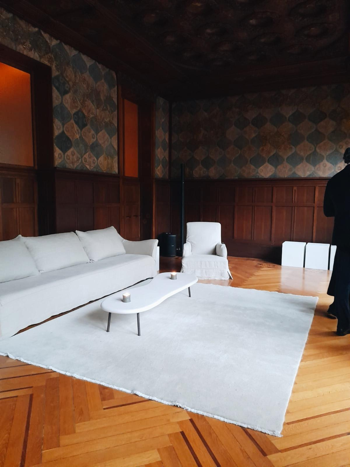 Loewe — Victoria Gil