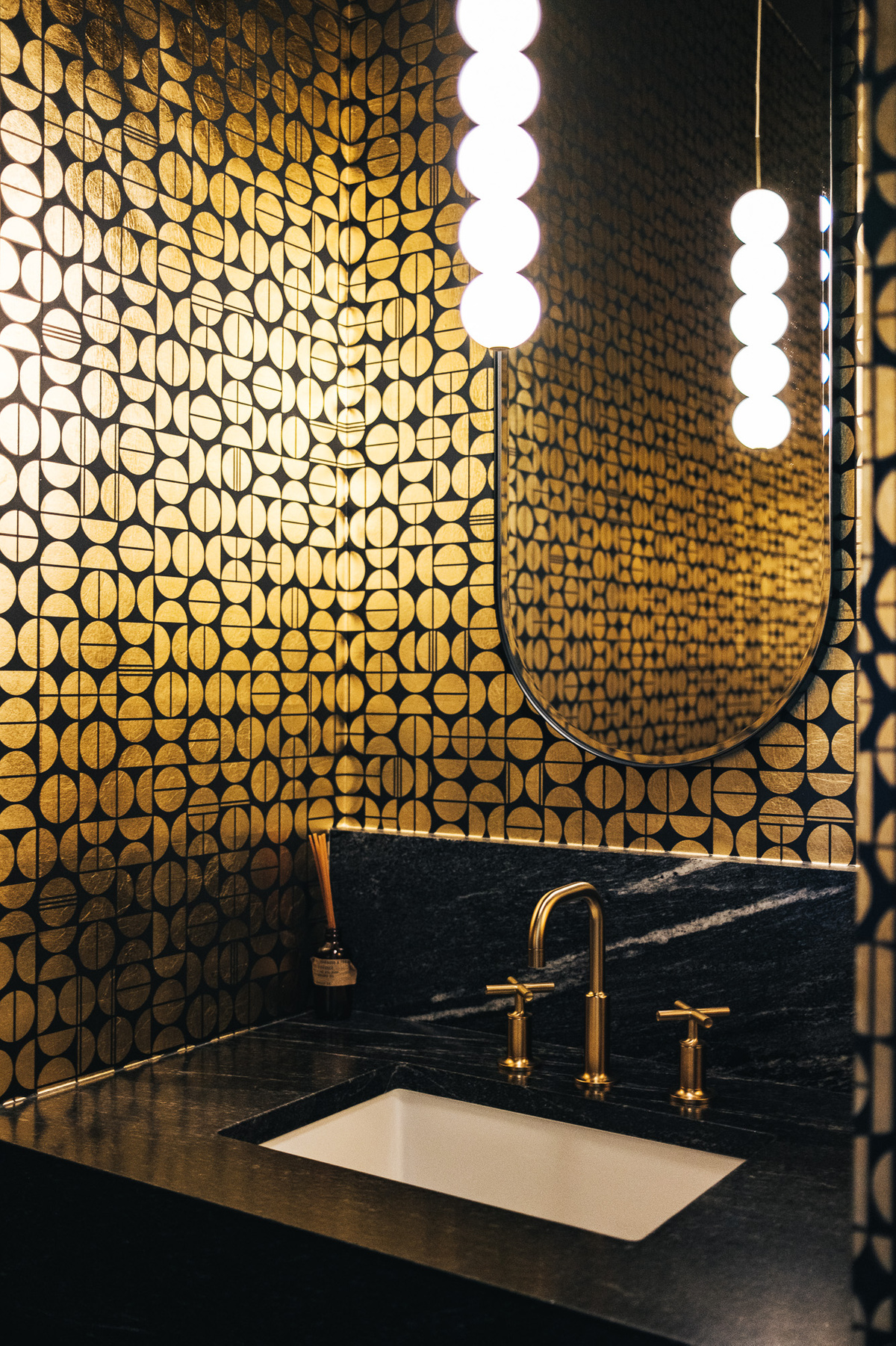 PINEAPPLE.palace — BOSS.architecture