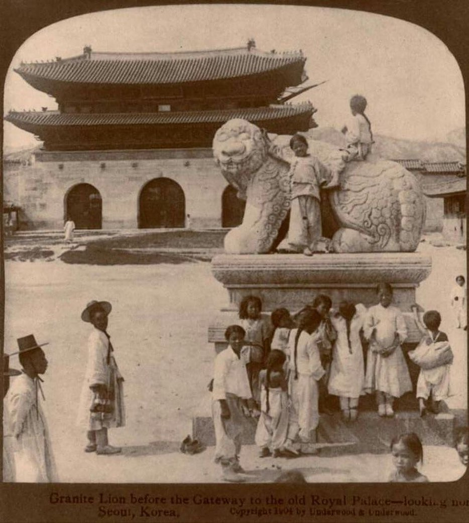 Haechi(해치), Mascot of Seoul — Who Defines the Girl?